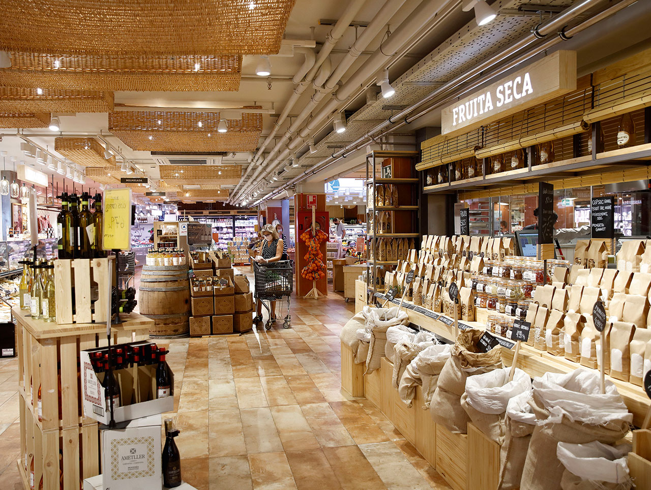 Ametller Origen: Marktplatz mit Autorenküche | stores+shops