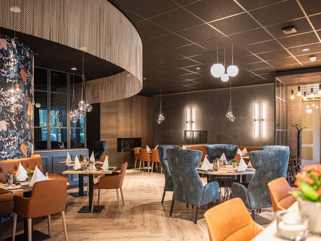 Edeka Zurheide Feine Kost in Bottrop: Design folgt Kulinarik | stores+shops