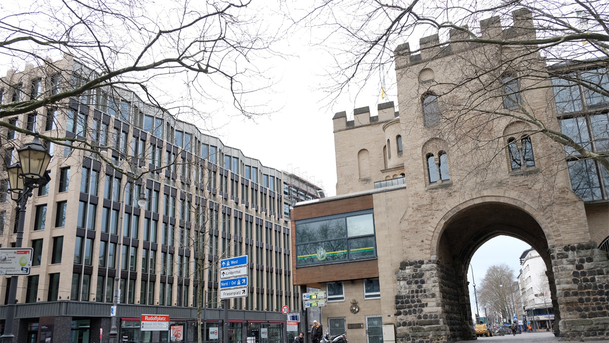 Wallarkaden in Köln: Logenplatz am Hahnentor | stores+shops