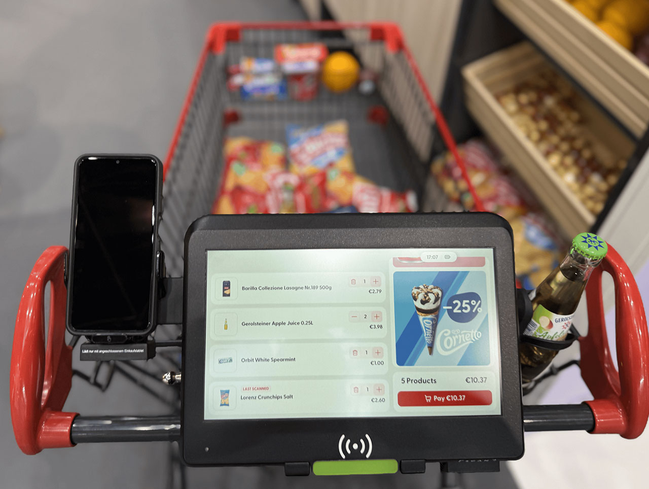 Digitale Einkaufswagen: Scannen und Bezahlen am Smart Cart | stores+shops