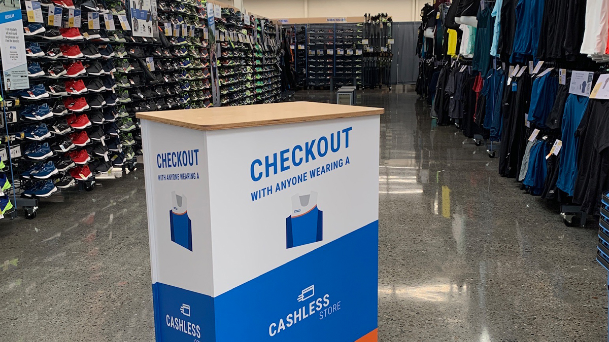Decathlon expandiert mit Smartphone-betriebenen Filialen | stores+shops