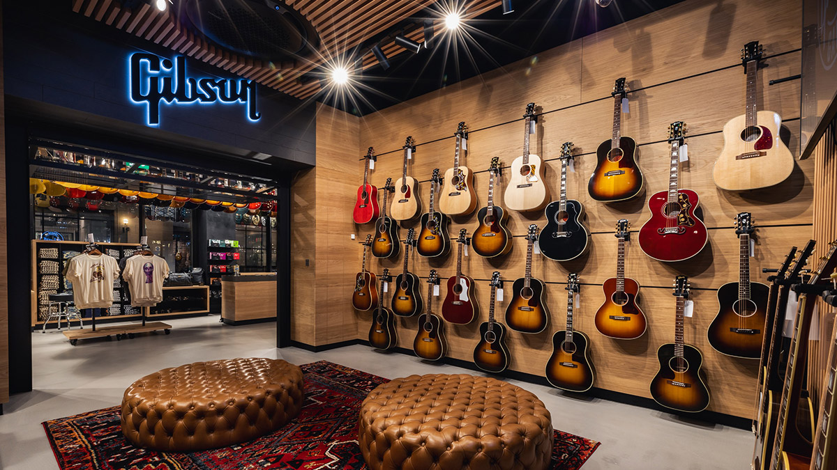 Gibson feiert erste Gitarren-Garage in Europa | stores+shops