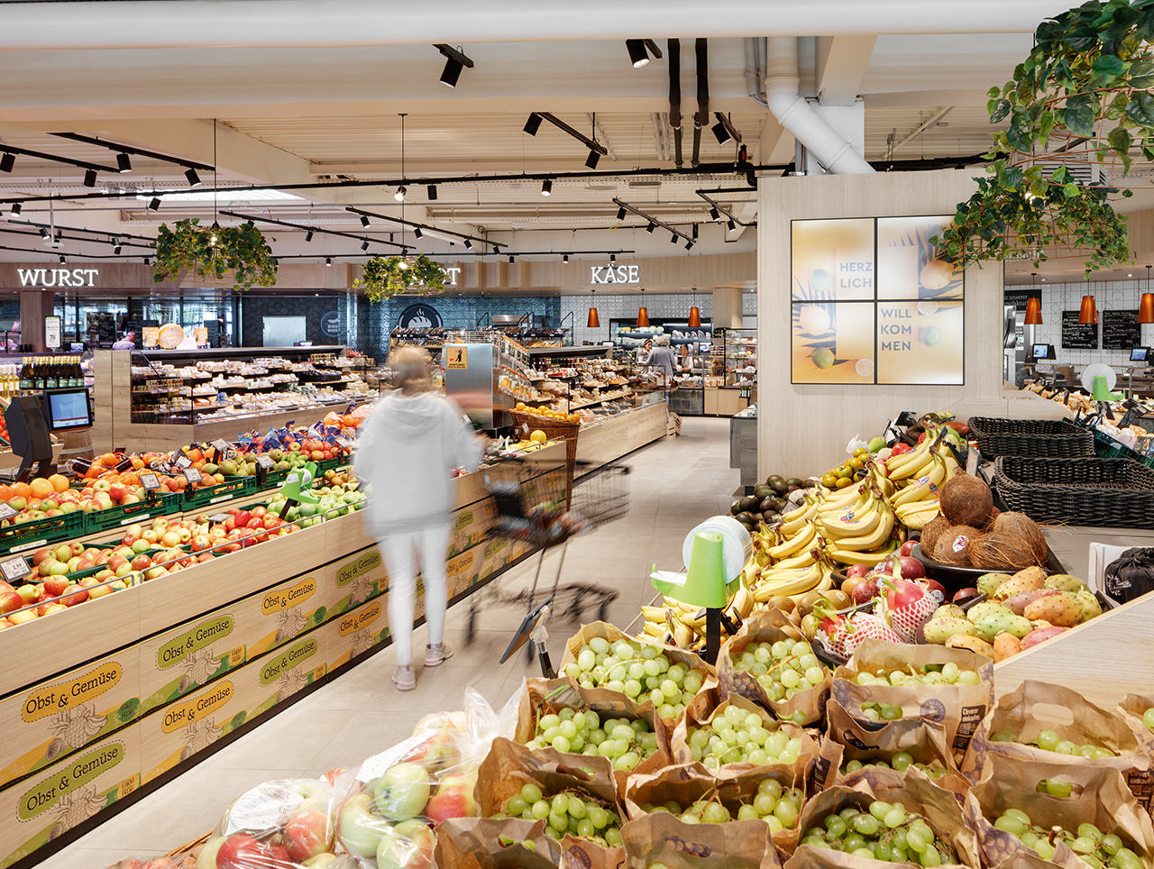 Edeka Schenke: Symbiose von Alt und Neu | stores+shops