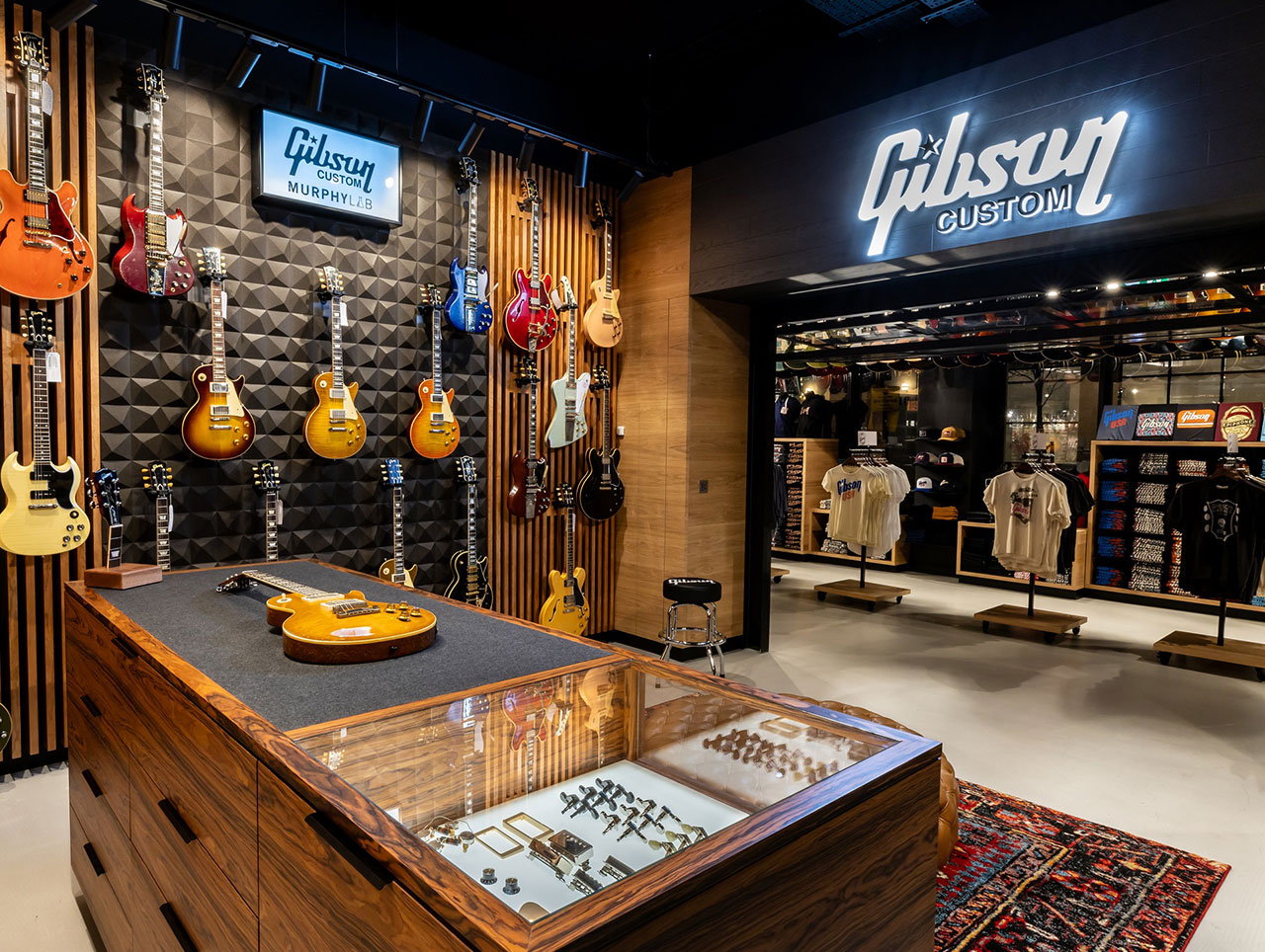 Gibson feiert erste Gitarren-Garage in Europa | stores+shops
