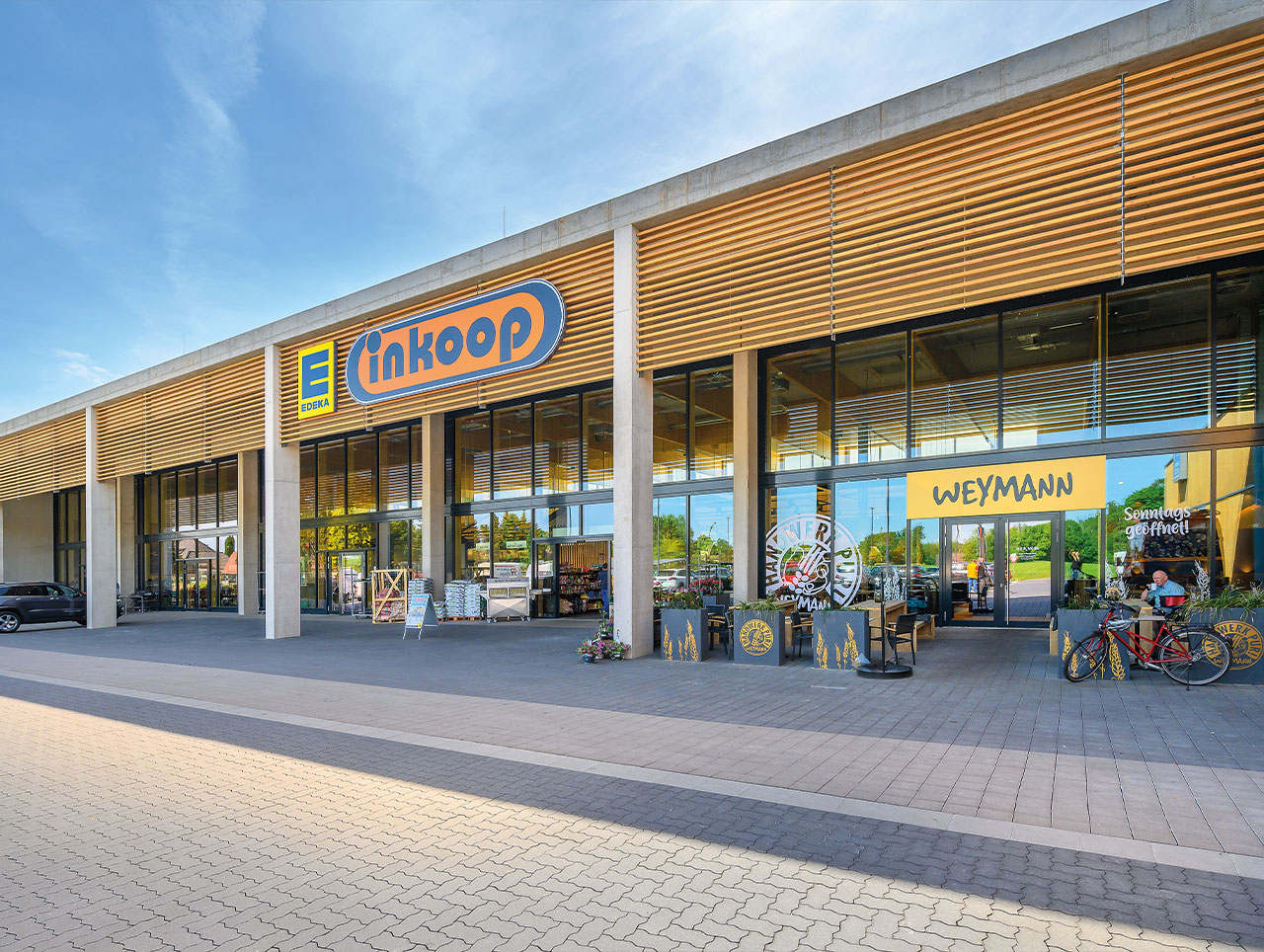 Mitten in der Landschaft | stores+shops