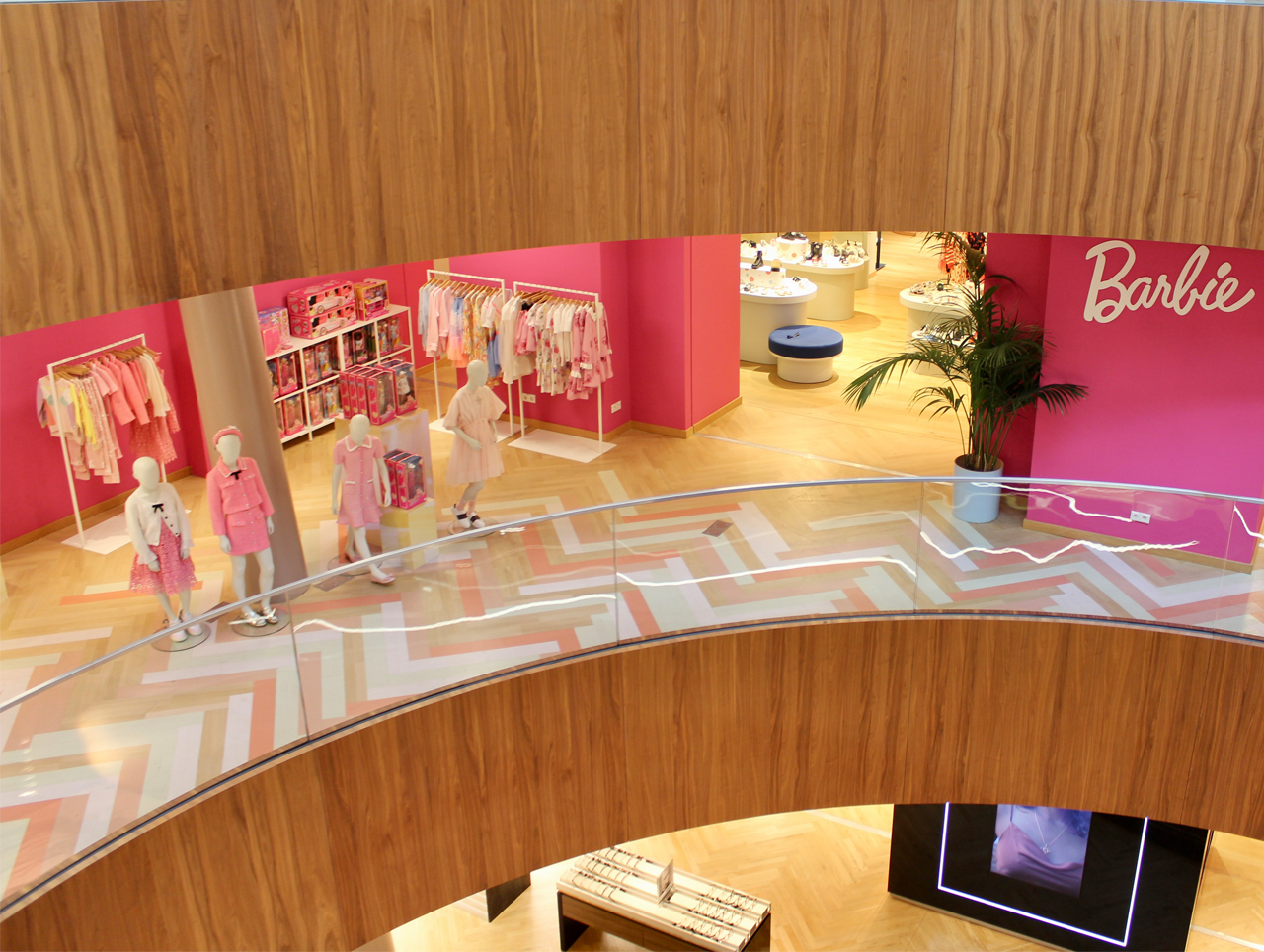 Barbiecore im Kadewe | stores+shops