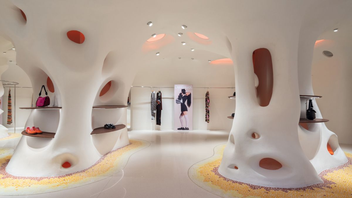 Desigual: Erster Flagship-Store in Shanghai | stores+shops