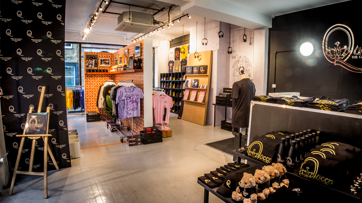 Queen Pop-up-Store: We will, we will, shop you! | stores+shops