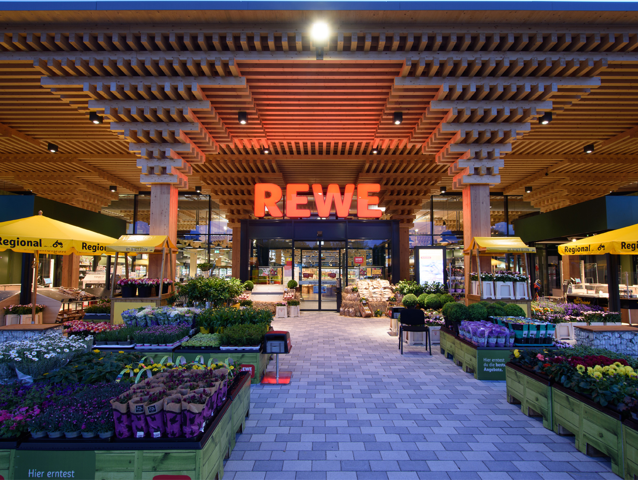 Rewe: F(r)ische auf dem Dach | stores+shops
