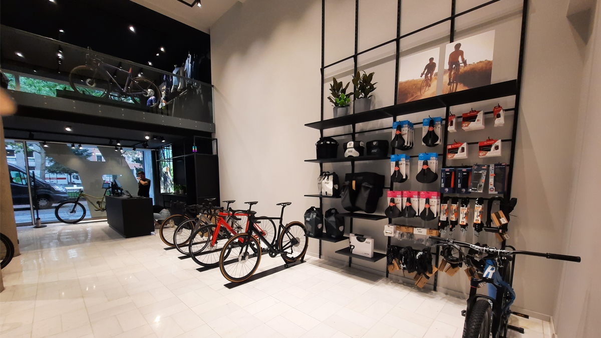 Rose Bikes startet mit Pop-up-Fläche in Köln | stores+shops