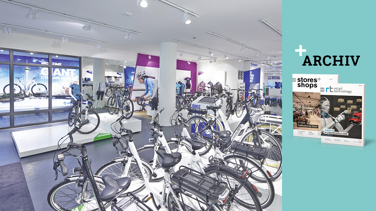 Fahrräder auf weißen Podesten | stores+shops